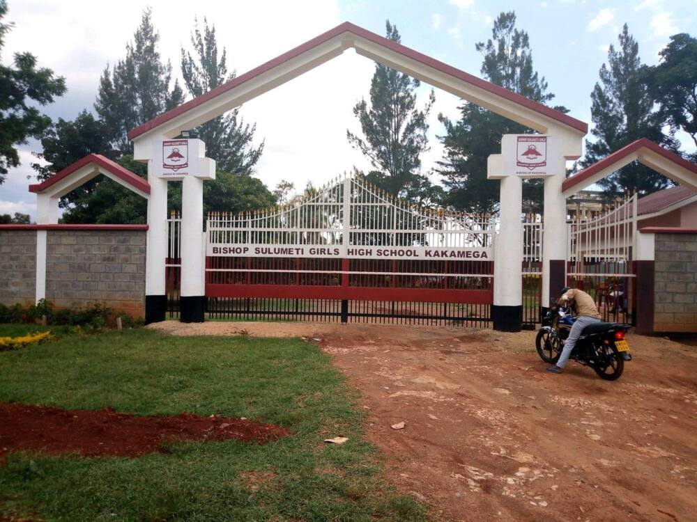 Mwalimu Mkuu wa shule ya wasichana ya Bishop Sulumeti amtimua ... Mwalimu Mkuu wa shule ya wasichana ya Bishop Sulumeti amtimua ...